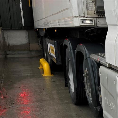 Hgv wheel guide - straight - (BA1.WG2) | Barricade Ltd